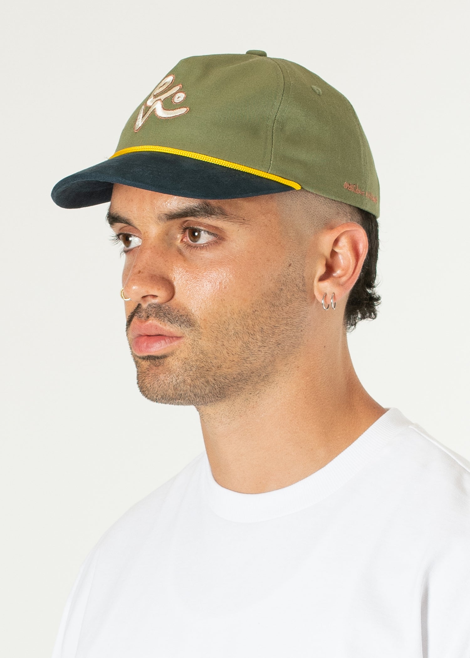 E.N Staple Cap – Estudio Niksen
